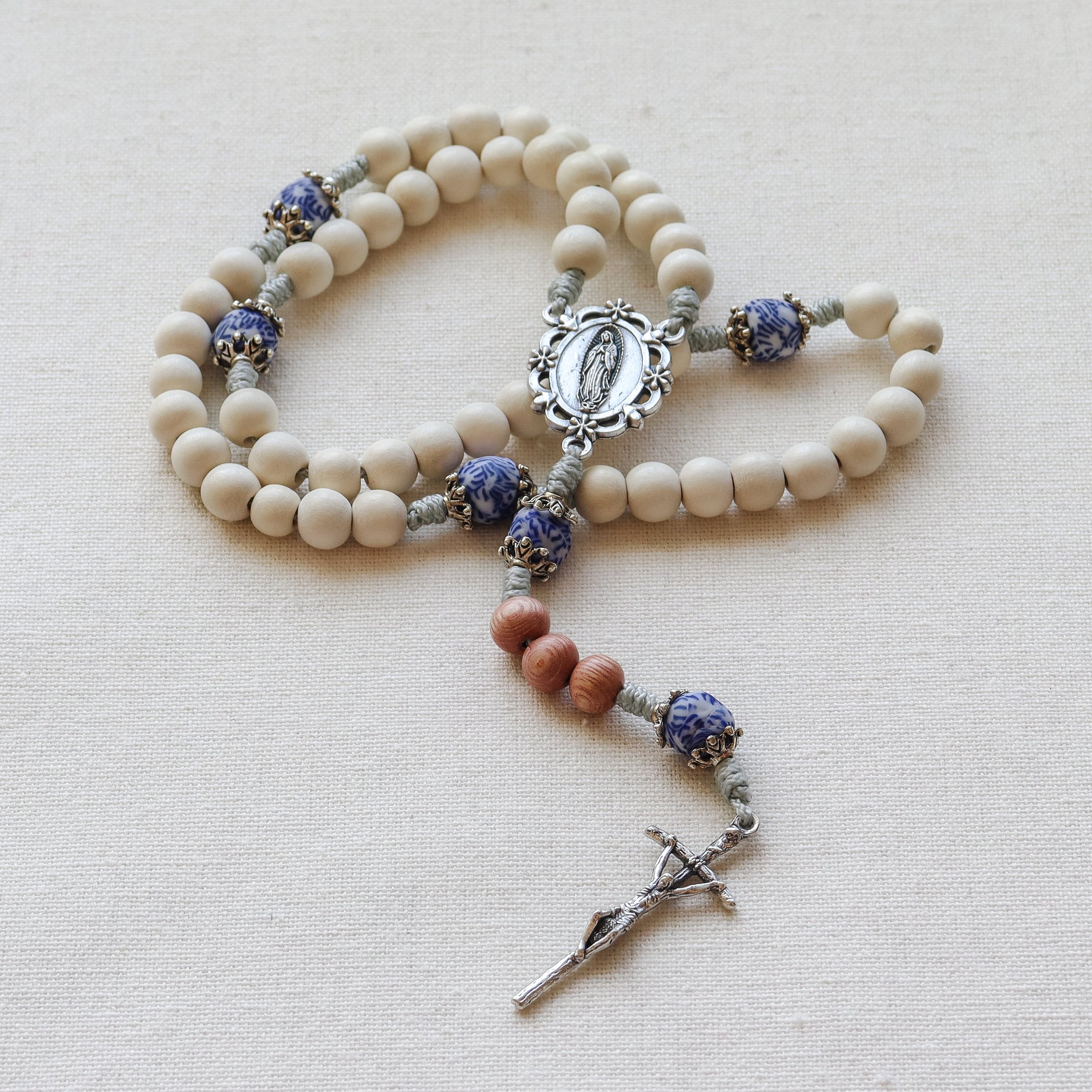 How to Pray the Rosary Step by Step – Darling Rosary